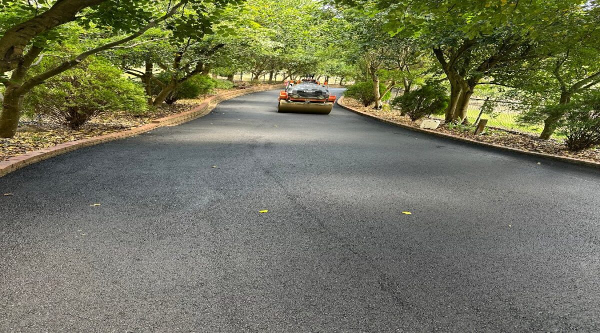How to Maintain an Asphalt Driveway in Melbourne for Long-Term Performance